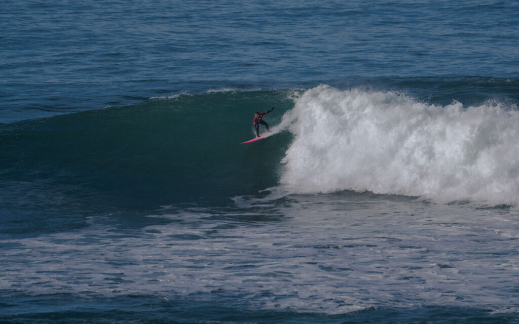 Laura Crane Takes on The Cribbar - SurfGirl Magazine